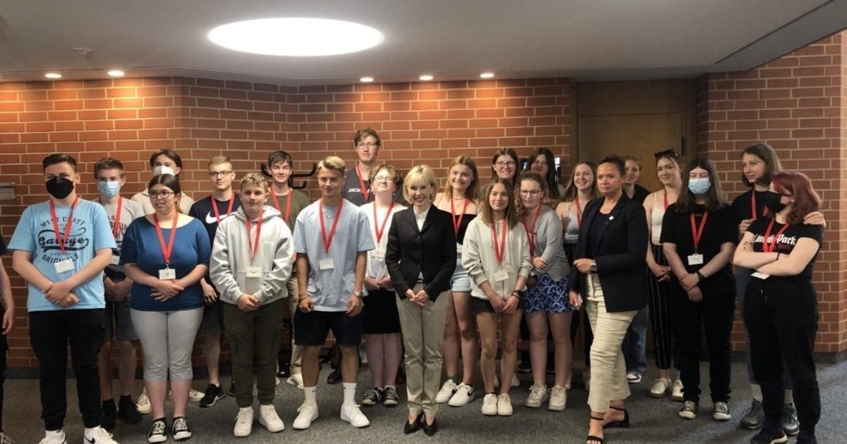 Die IGS Schaumburg zu Besuch bei Doris Schröder-Köpf im Landtag - Doris ...